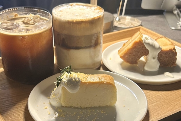 新栄にオープンしたおしゃれ空間の夜カフェ『eee.』が連日大人気。 ｜ 名古屋情報通